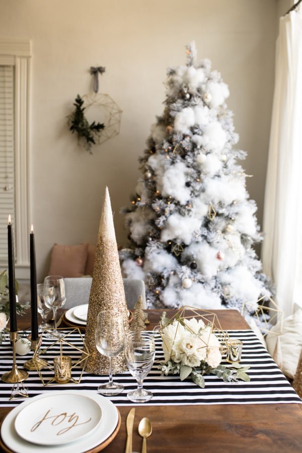 Contemporary Christmas Table Decor - Parties 365