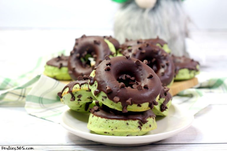 St. Patrick's Day Mint Chocolate Chip Donuts - Parties365