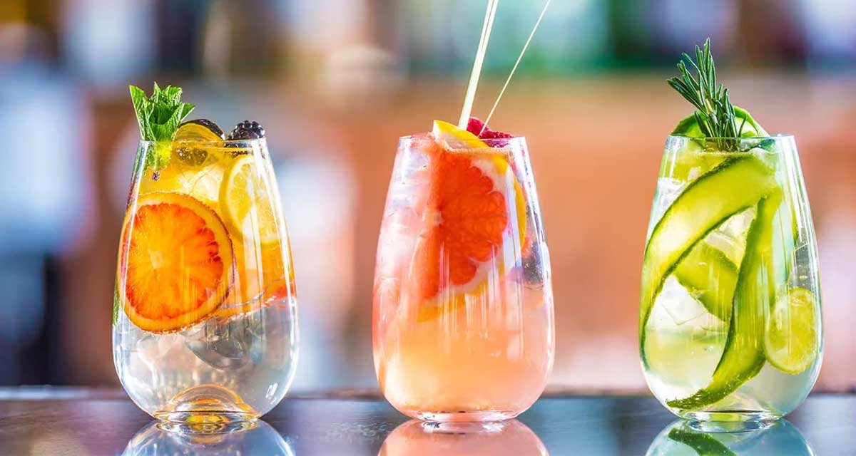 Signature Cocktails to Match Your Party Theme—And How a Bartender Makes ...